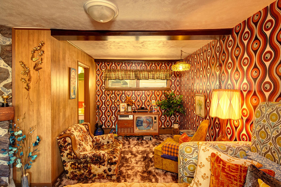 Pabst Blue Ribbon opens '80s-themed motel | Ad Age Marketing News