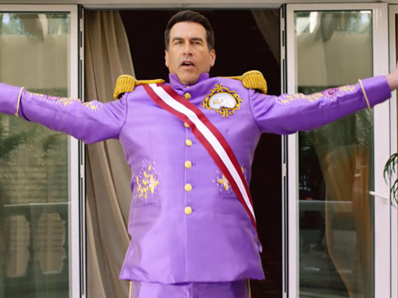 Rob Riggle succeeds David Hasselhoff as mayor of Funner, California in ...