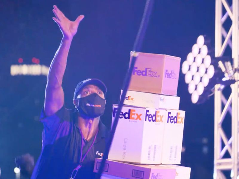 A courier trains for the holiday 'shipathon' in FedEx's 'Ninja Warrior ...