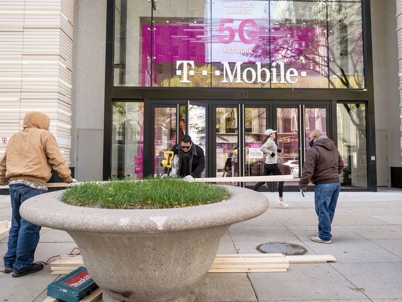 T-Mobile chooses a new media agency and Twitch streaming records are ...