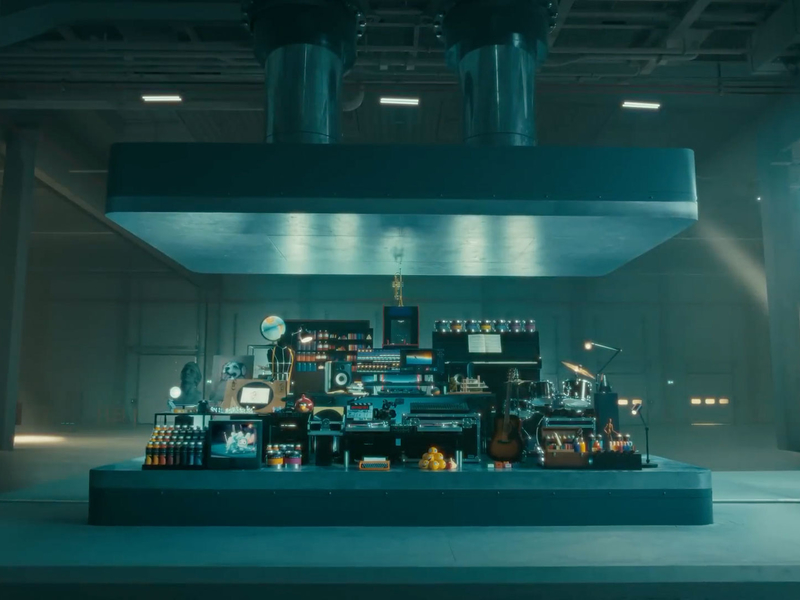 Apple flattens a room with an industrial crusher for iPad Pro ad | Ad ...