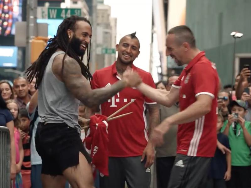 Bayern Munich Players Pick a Team of New Yorkers for a Soccer Kickabout ...