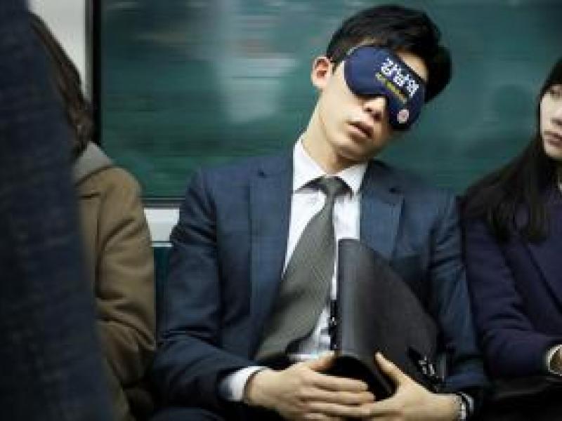 Sleepy Seoul Commuters Get a Personal Wake-Up Service With Burger King ...