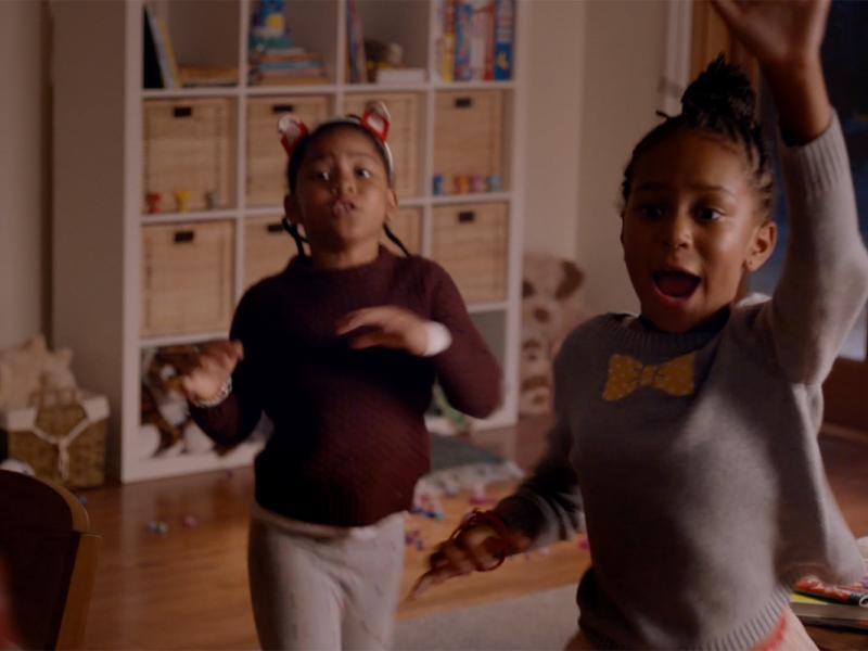 Devious Kids Find Ways to Remind Their Parents About Christmas in Toys ...