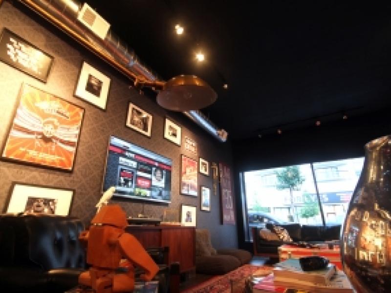 Virgin Mobile : Flagship Store 8 | Ad Age