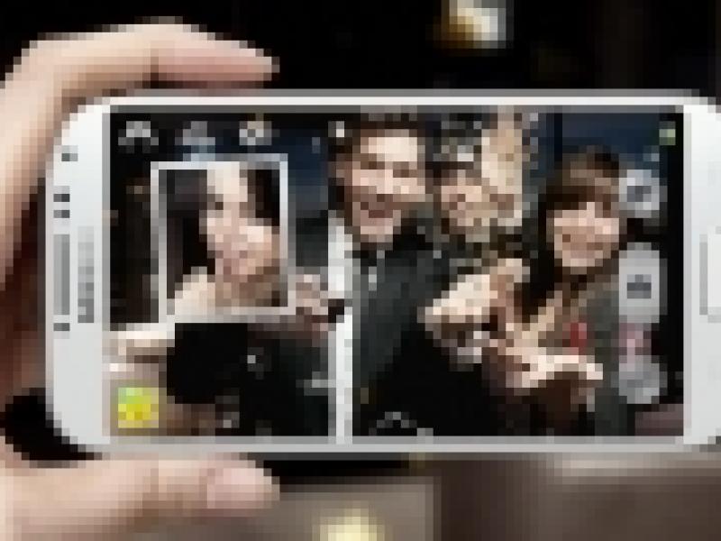 A Majority of U.S. Mobile Users Are Now Smartphone Users | Ad Age