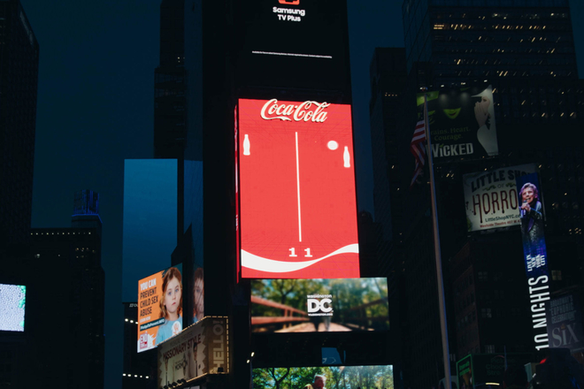 Coca-Cola created a Pong-like game for a Times Square billboard | Ad ...