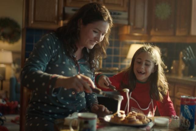 Pillsbury pumps cinnamon roll smells into movie theaters | Ad Age